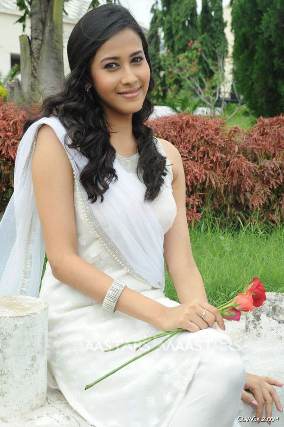 prachi bora cute stills - cinefashiongallery