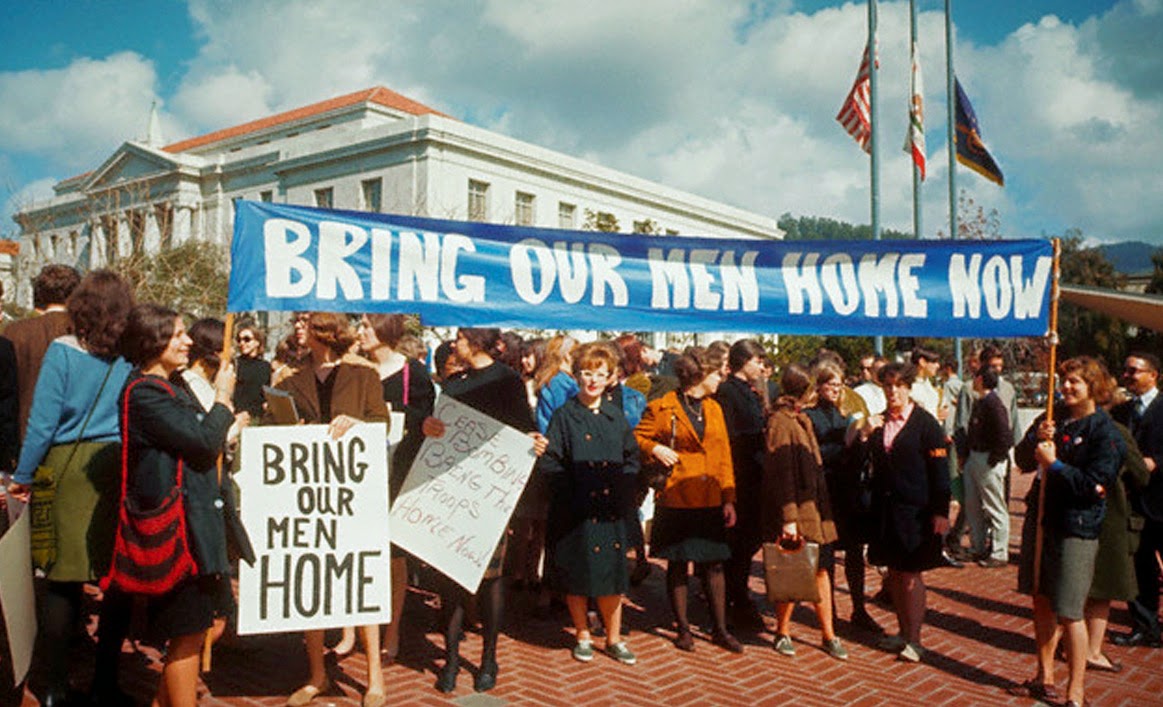 30 Color Photographs of Anti-Vietnam War Protests in the U.S From the ...