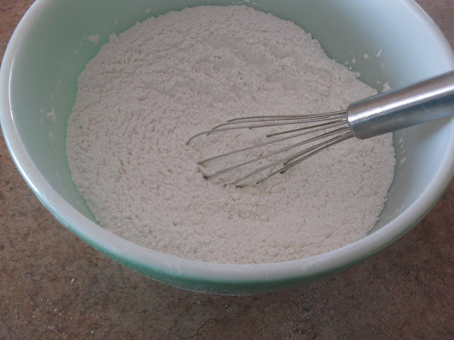 Thel's Kitchen: Old Fashioned Baking Powder Biscuits ~ Tea Biscuits