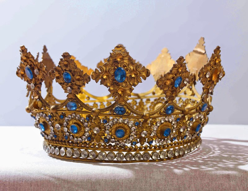 BIJOUX ET PIERRES PRECIEUSES: Les Couronnes précieuses des Statues des ...