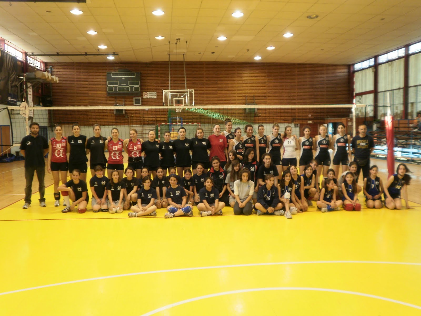 ΝΙΚΗ ΑΜΑΡΟΥΣΙΟΥ VOLLEY : Εικονες απο το 'Σπυρος Λουης'.