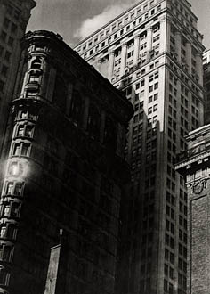 Tocho T8: PAUL STRAND (1890-1976): CIUDADES Y SOMBRAS