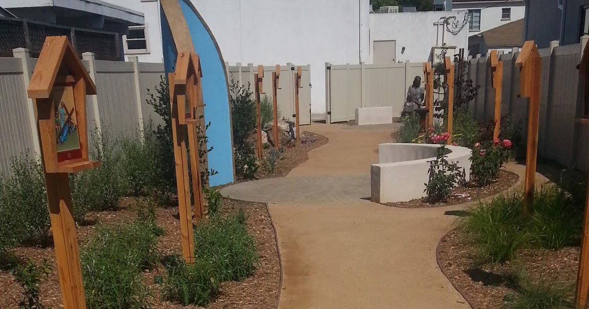 The 2 Minute Gardener: Photo - Decomposed Granite Pathway Desert Gold