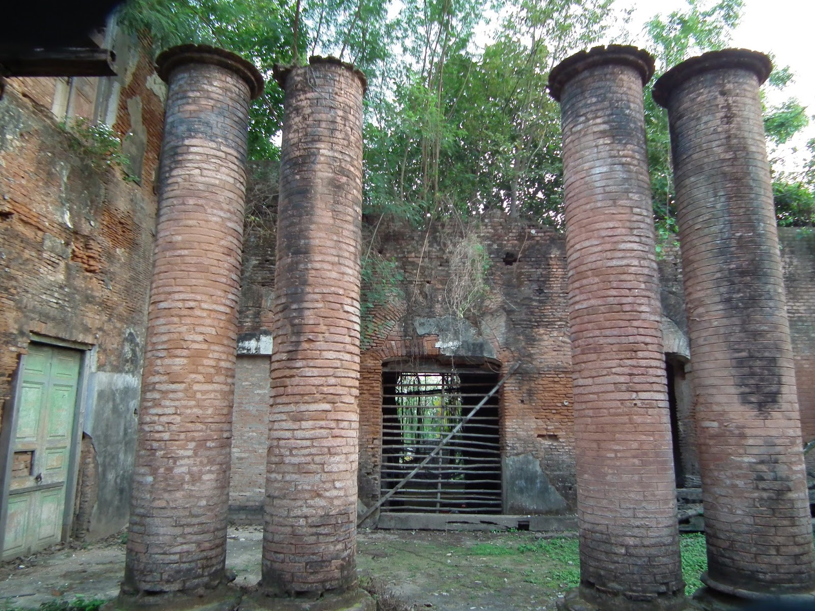 Astounding Bengal: CLIVE HOUSE (BAROKOTHI)