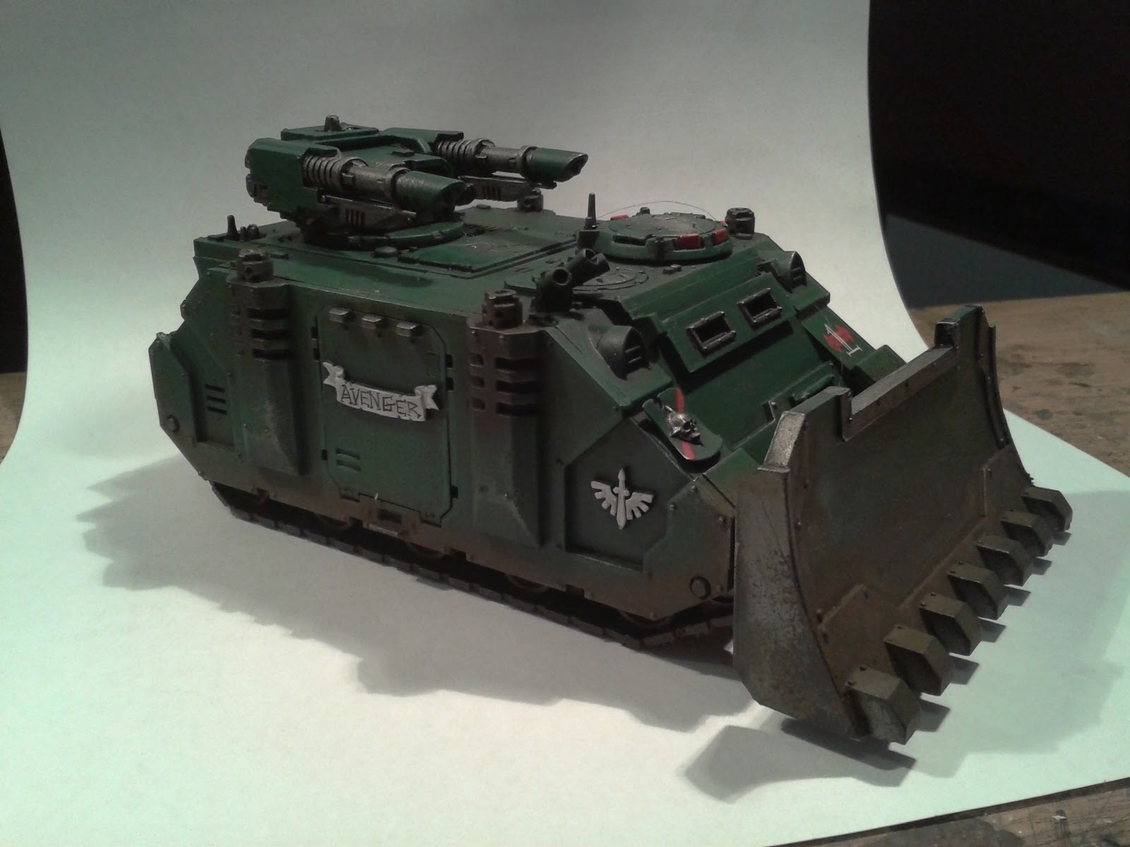 Gonders' Miniature Painting: Dark Angels Razorback.