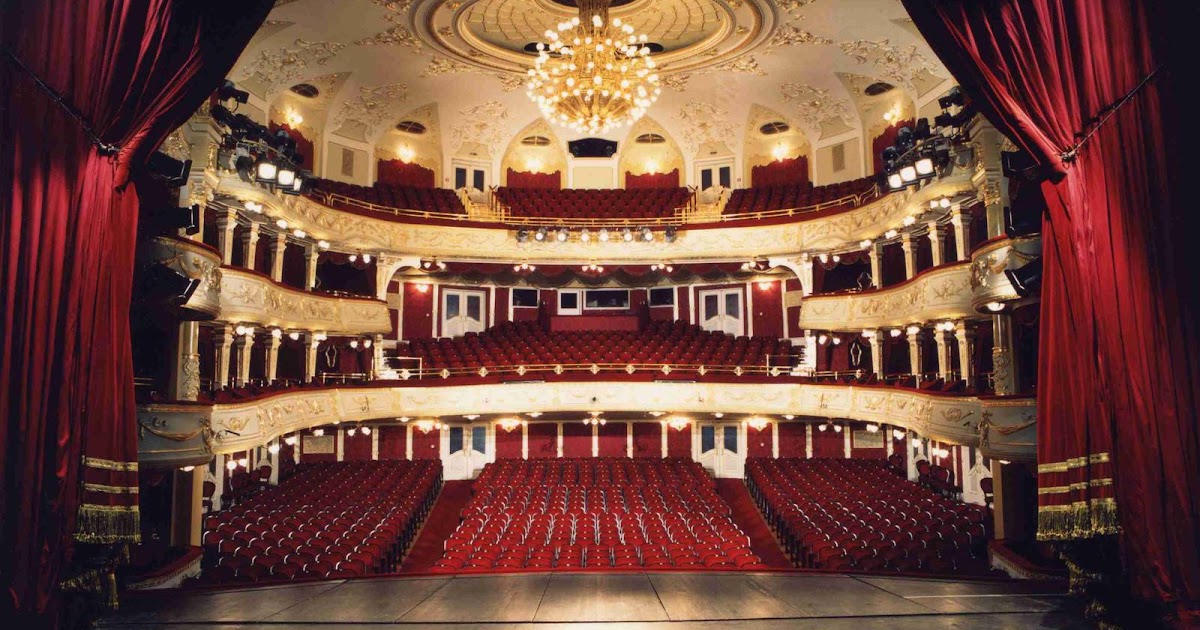 Budapest Operetta Theatre-Marie Antoinette - Dorine