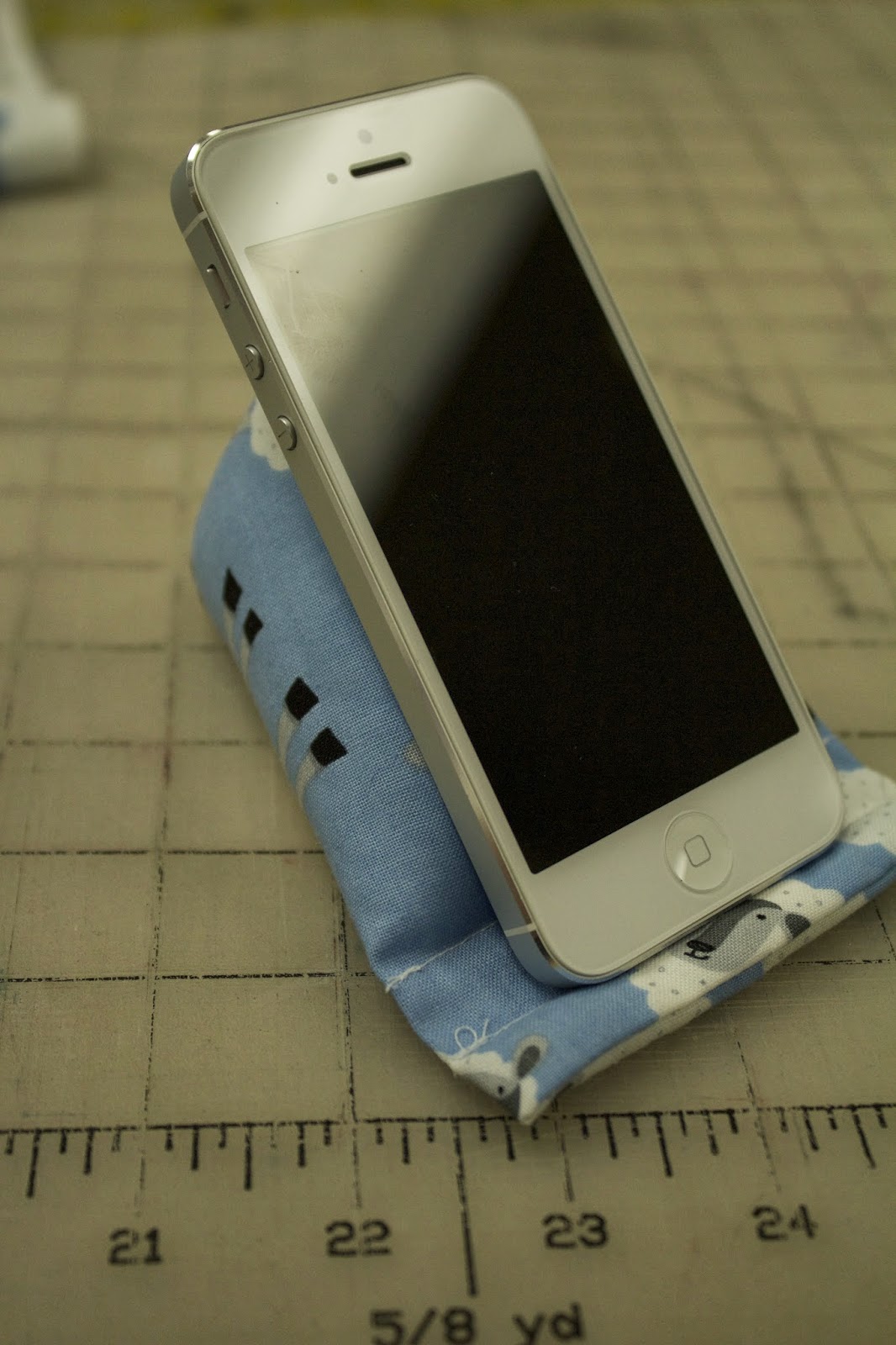 Crafting Addiction: Phone Stand Pattern