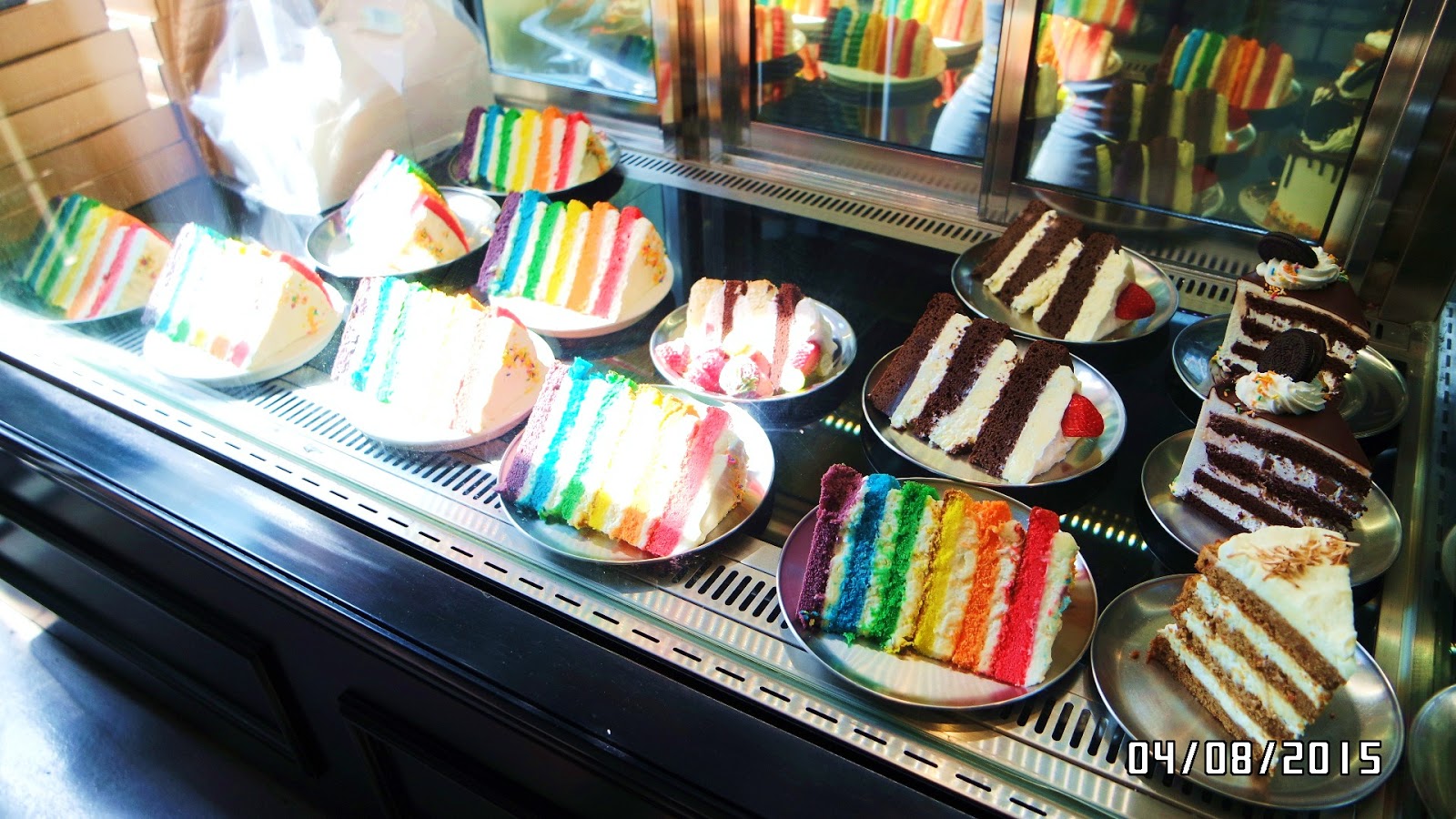 HAPPYDALKIS: 8 April 2015 - Rainbow cake from Dore Dore