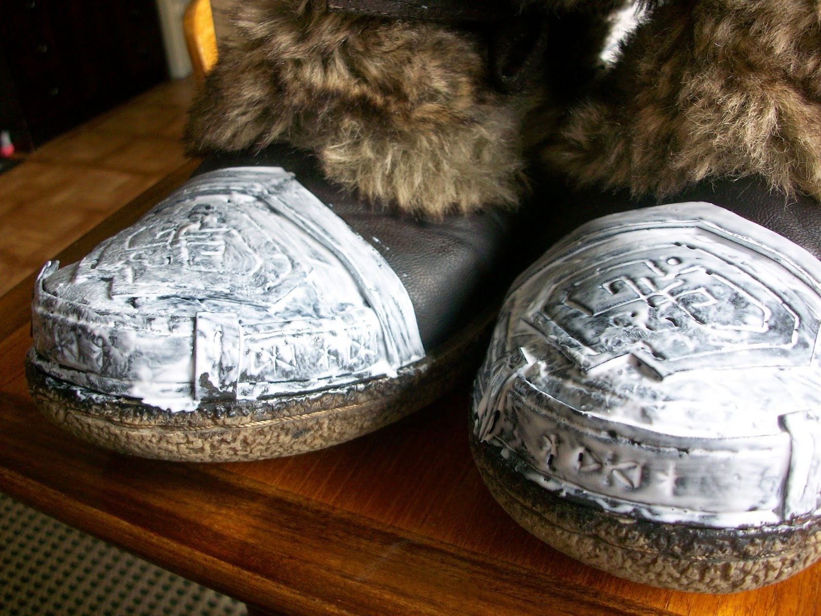 Sew Impossible: Tutorial: Dwarf boot covers
