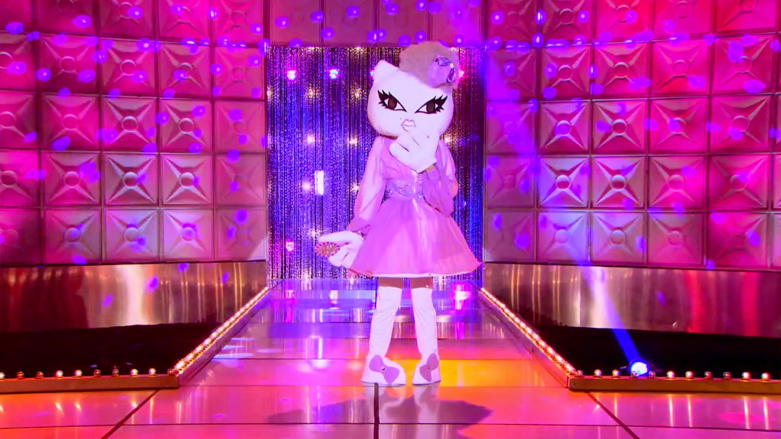 RuPaul's Drag Race 7x11 - Hello, Kitty Girls! - Seriadores Anônimos