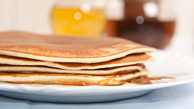 Resep Pancake Cokelat Es Krim dengan Caramel Topping - Lingkaran Yunda