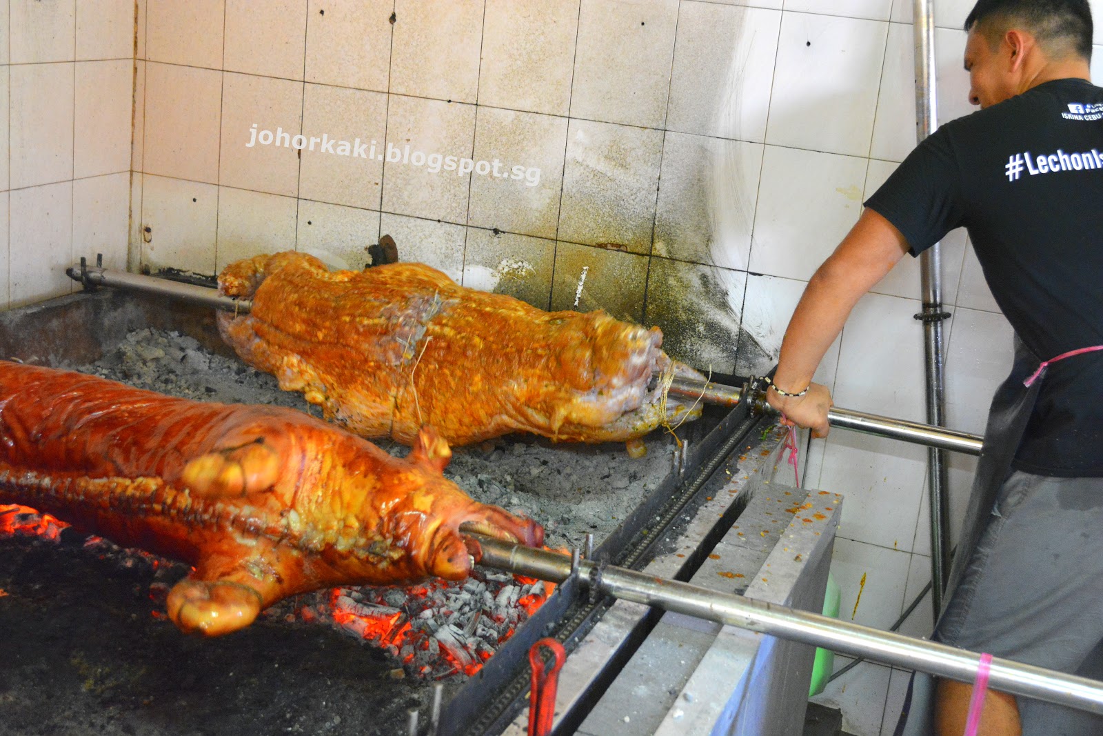 Singapore's First Lechon Buwaya BBQ Crocodile at SgKingCroc 鳄鱼大王 Food ...