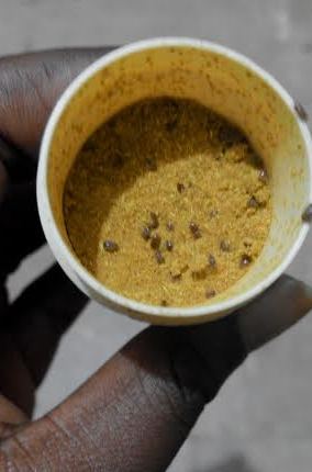 Ewww.. Insects found inside a sealed curry powder (photos)