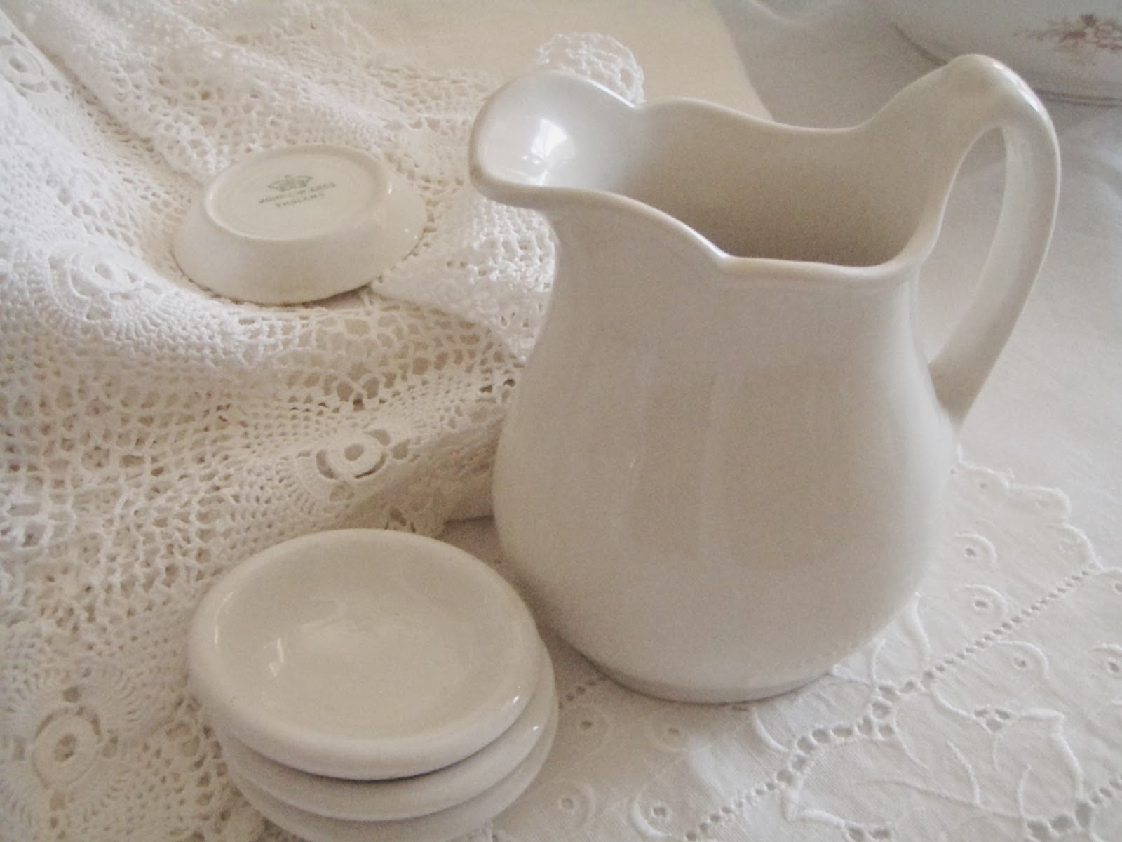 Cabin & Cottage : Simple White Things