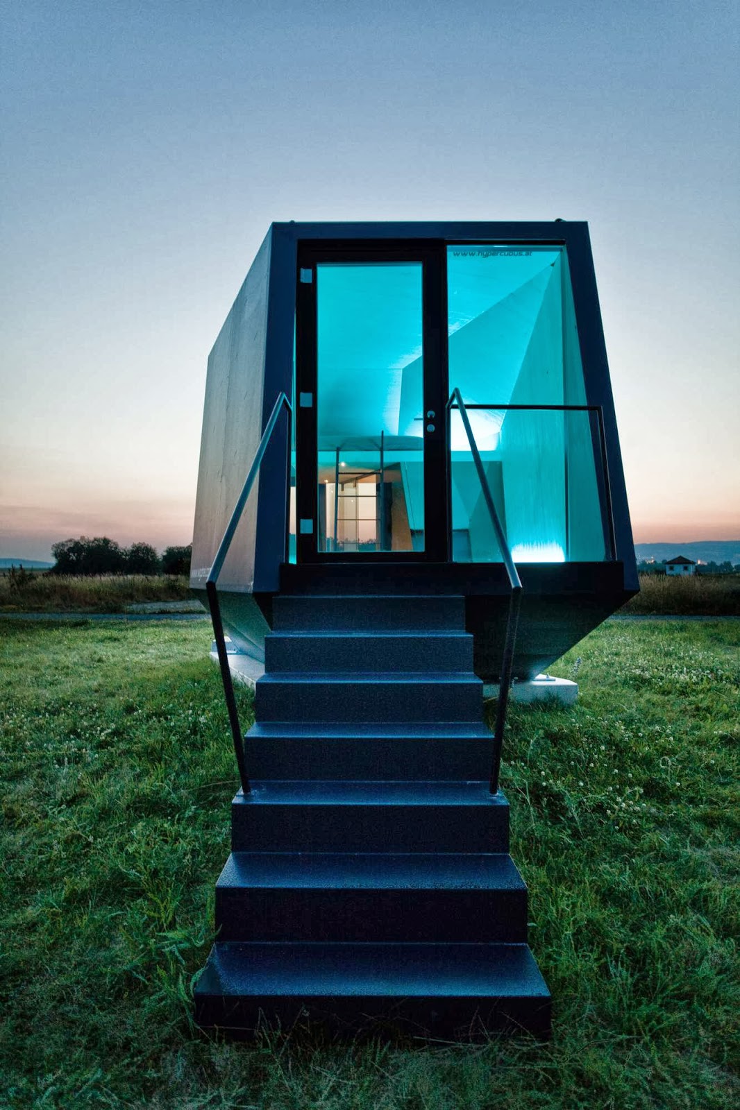 Transportable House, Hypercubus - apartment design
