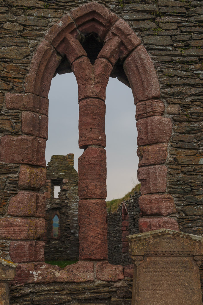 Sea kayaking with seakayakphoto.com: Je suis prest in Skipness Chapel ...