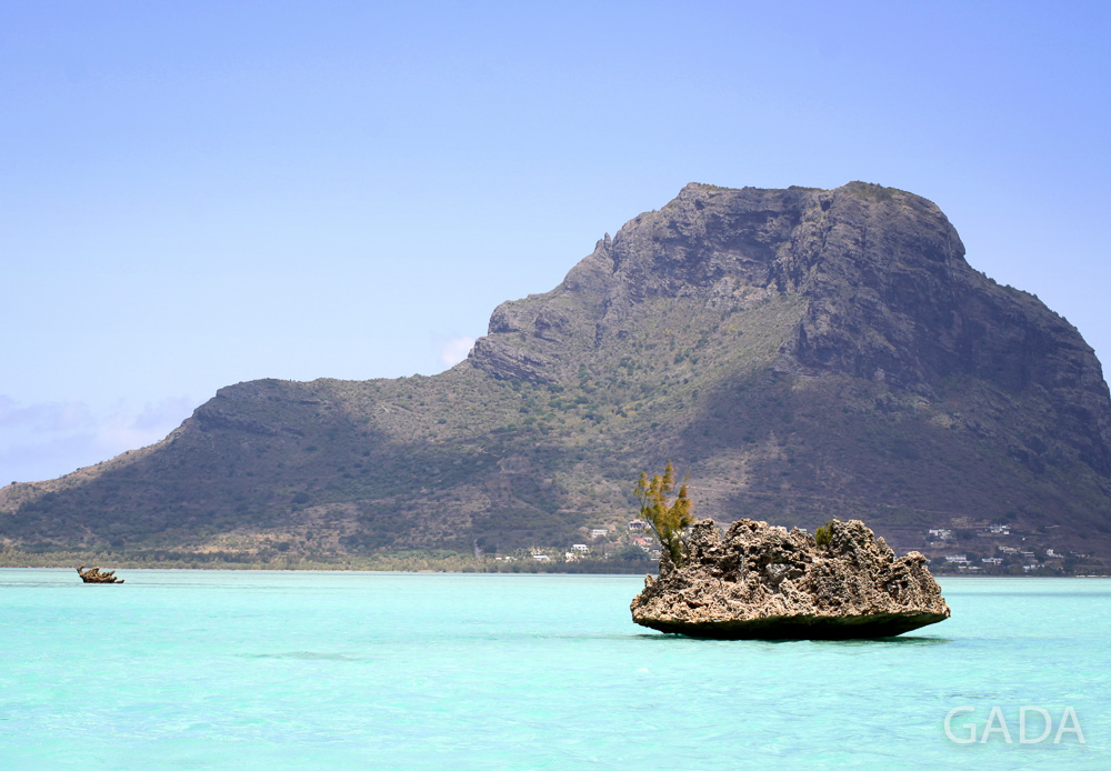 My Sweet Mauritius: LE MORNE : UNE ESCAPADE VERTIGINEUSE BY GADA