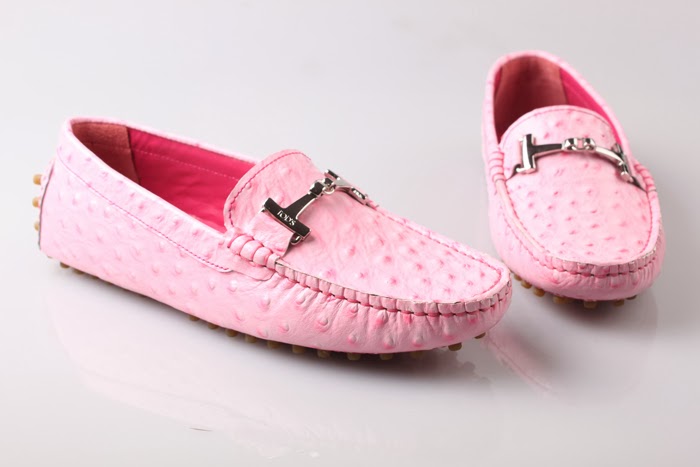 Blog da Tati Ferrari: SAPATOS: Tudo cor-de-rosa na sua vida...