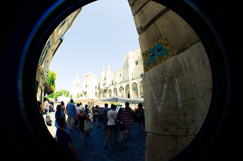 La Feuille Buvard: Fish eye graffiti