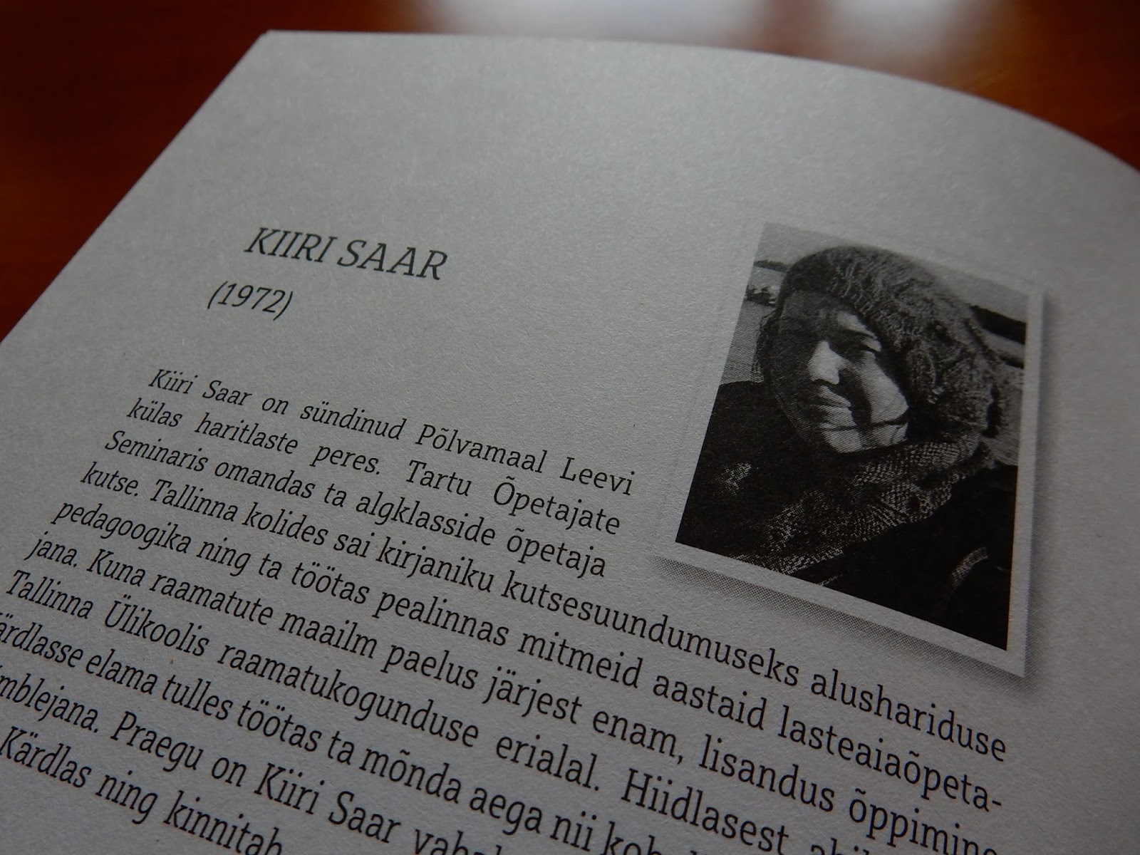 KIIRI SAARe loominguline ajaraamat VIHMA HÄÄL: Hiiu luule raamat pildis