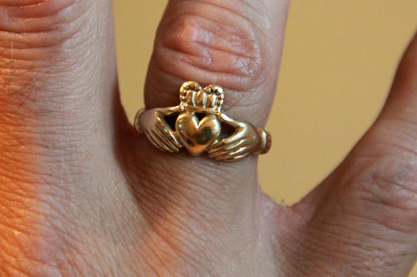 Taphophile Corner: the Claddagh
