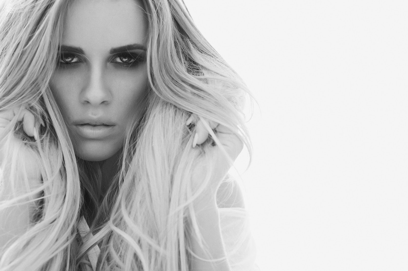 Lipstick Gossip by: Clothes Encounter: Holly Keating