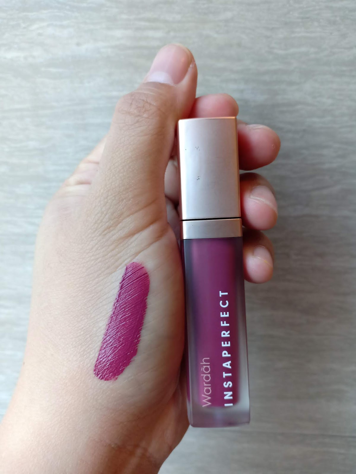 Review Wardah Instaperfect Lip Matte Paint No 02 Dear dan No 05 Hype ...
