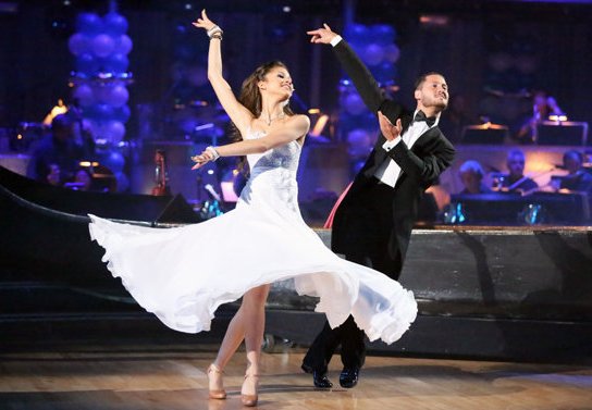 Nonverbal World - The World Without Words: Courtship and Dance