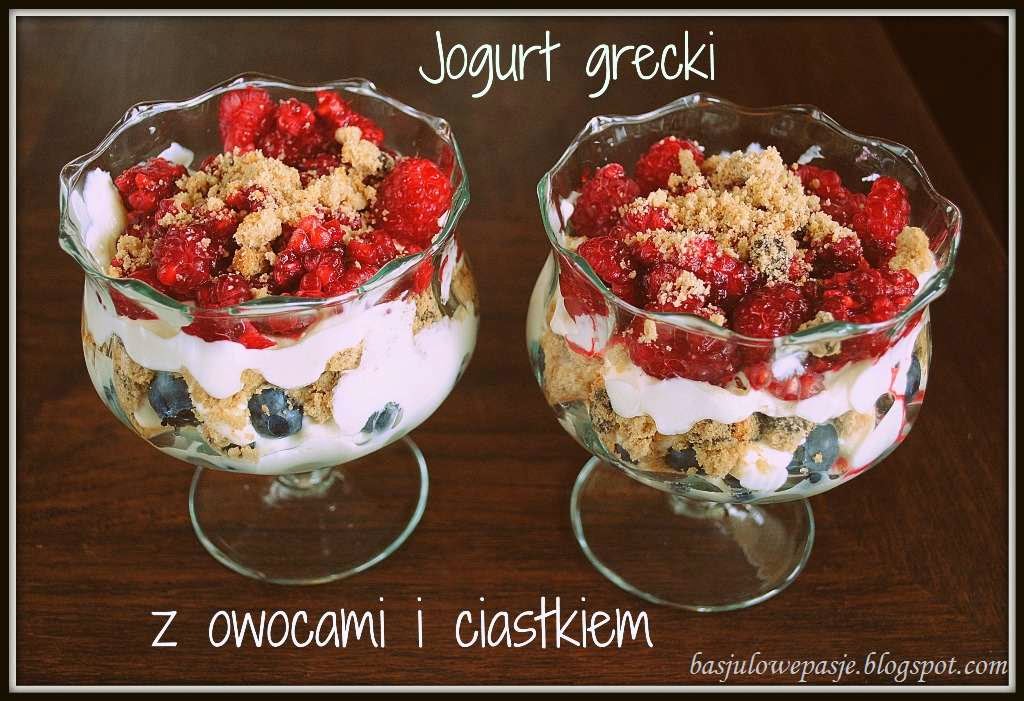 Jogurt grecki z malinami i ciastkiem | BasjulowePasje