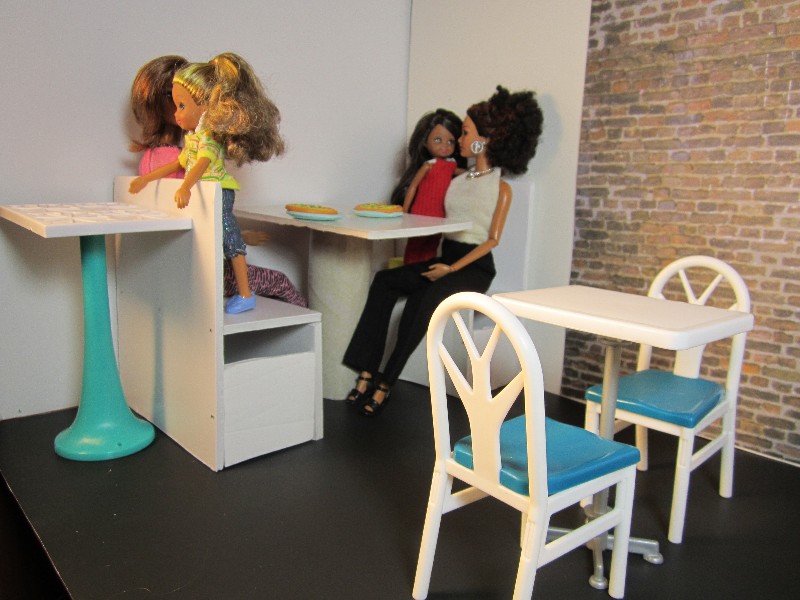 Fashion Dolls at Van's Doll Treasures: The Restaurant Concept