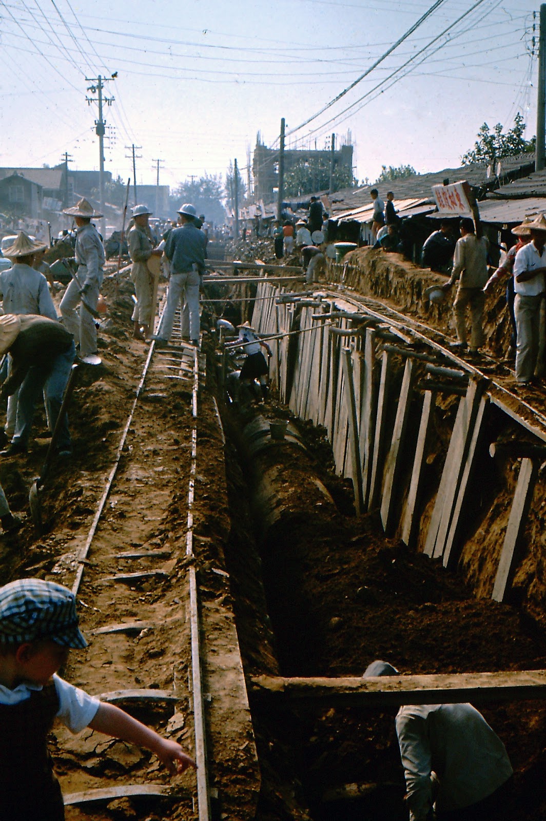 Taipei Air Station: Fresh Water Line Goes In Along Ta Tung Lu in Tainan