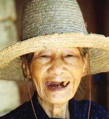 funny picture and wallpaper: smile funny toothless grandparents