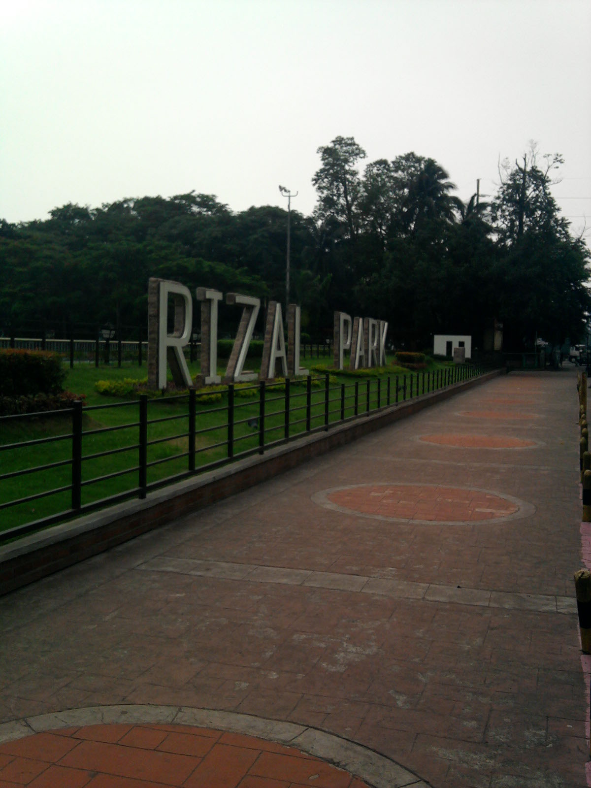 Metatraveller: Rizal Park (Luneta) - Relief Map of the Philippines
