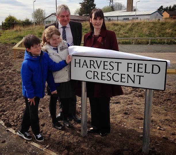 Laurie Bidwell: Pupils from Ballumbie Primary School Unveil New Street ...