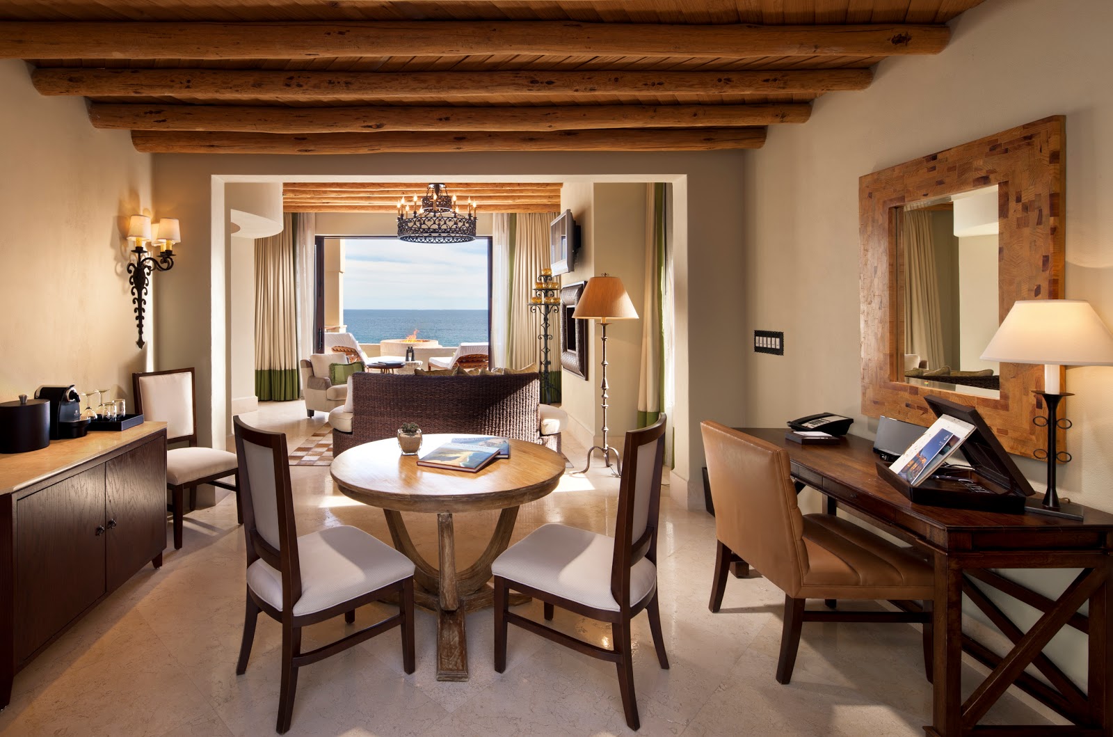 ESTILO RUSTICO: Hotel Rustico Frente al Mar