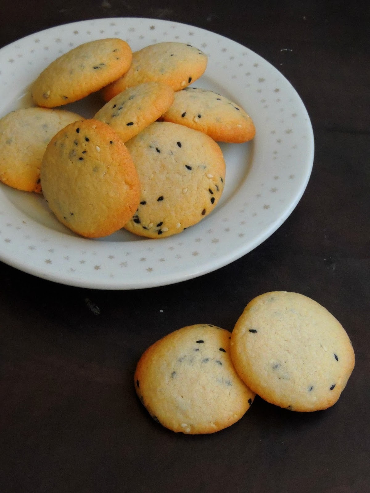 Priya's Versatile Recipes: Eggless Japanese Sesame Cookies