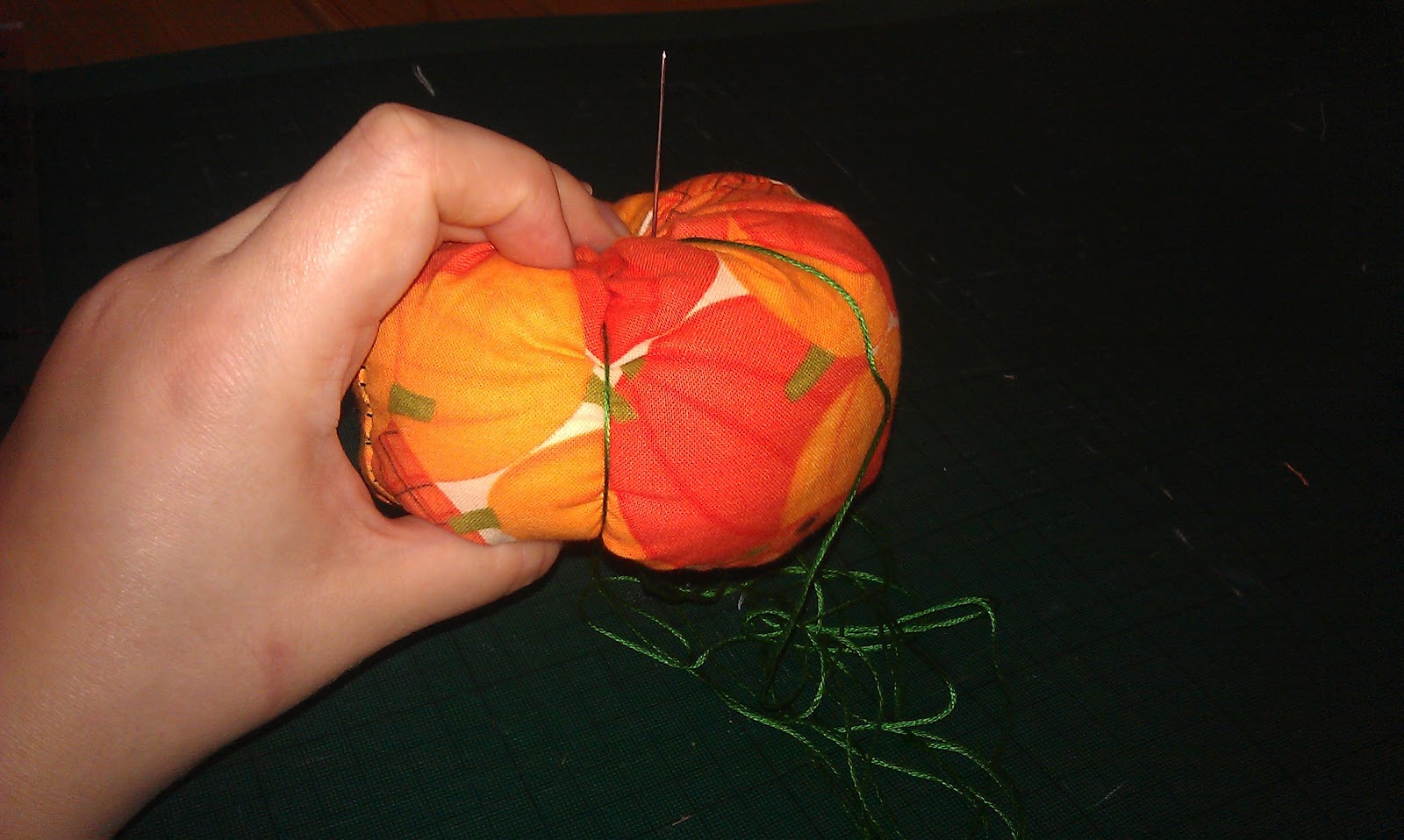 Crafty by Nurture: Tutorial: Fabric Pumpkins