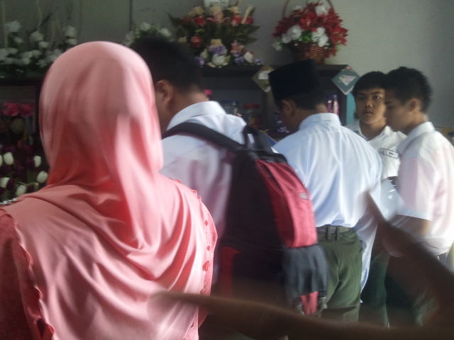 CaTaTaN JeMaRi ..AnAk PaNtAi..: Sekitar lawatan dari guru dan murid ...