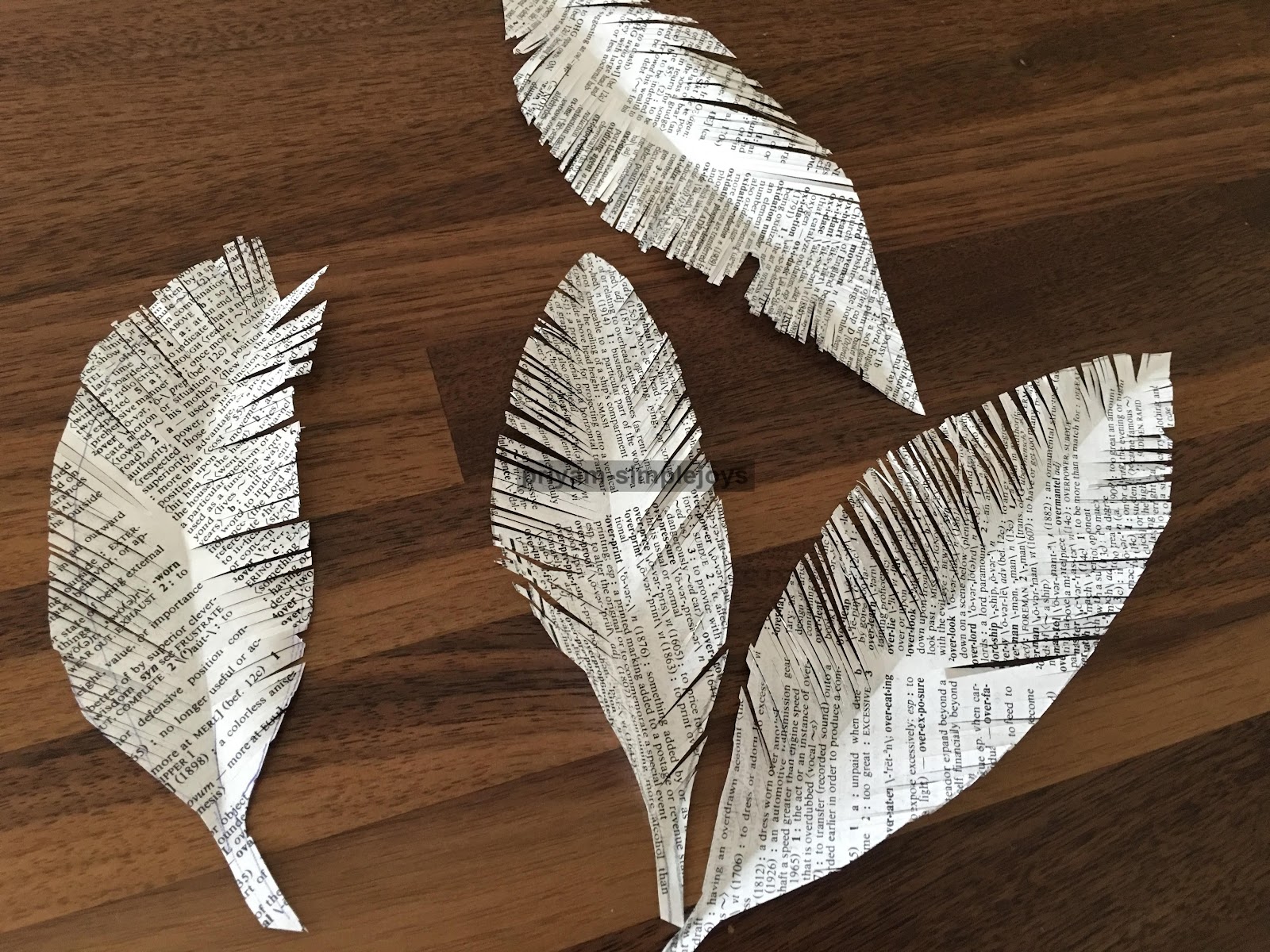 SimpleJoys: Paper Feathers