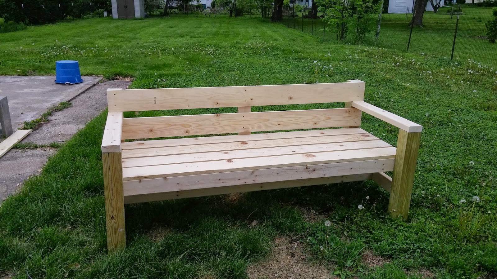 Get Building Caren: Build a Modern Park Bench