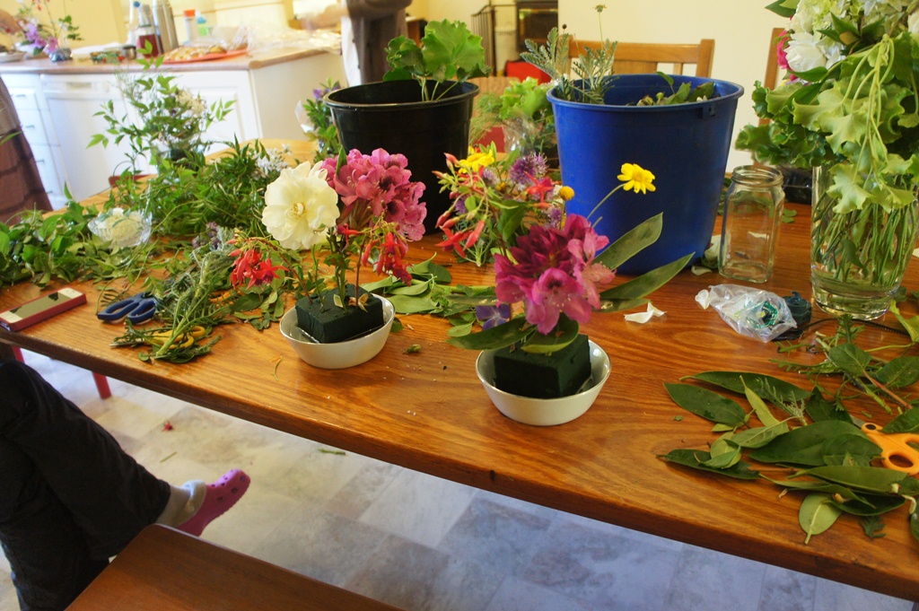 Sugar Bee Flowers: Flower demonstration & small arrangement making class