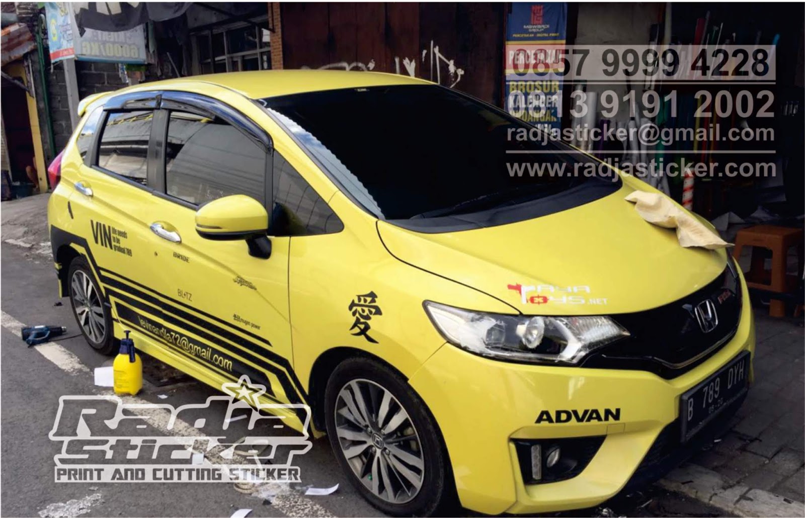 Wrapping Mobil Honda Jazz Kuning | Variasi Honda Jazz Dengan Stiker ...
