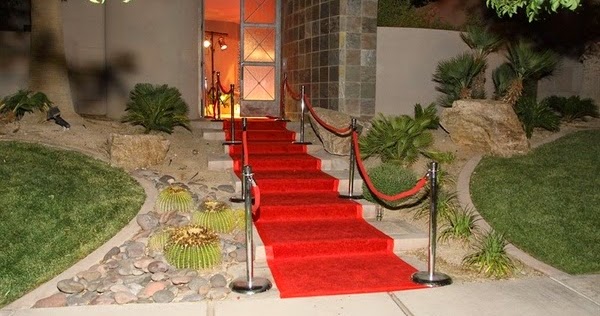 Stylish Red Carpet to Welcome Guests | Decorationable