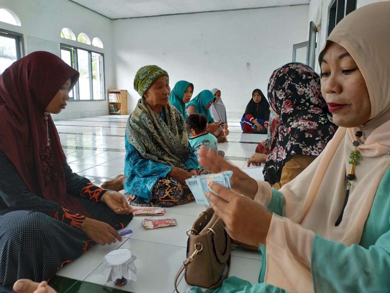Pengertian Arisan Dan Keuntungannya Dalam Kehidupan Bermasyarakat ...