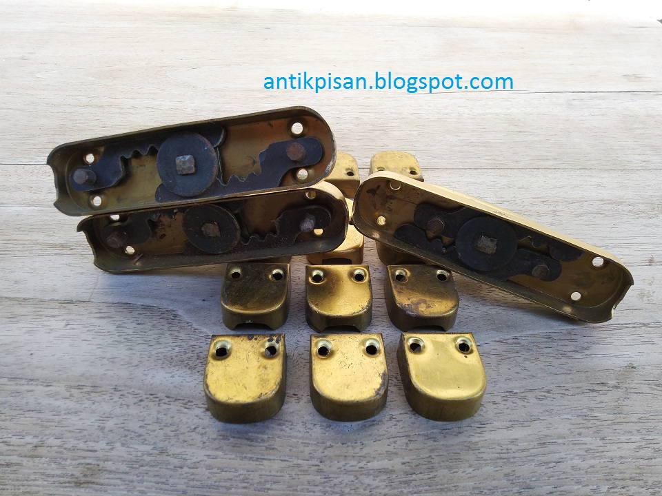 Antikpisan: 3 Set Spanyolet Kuningan Antik Carl Schlieper ( NOS )