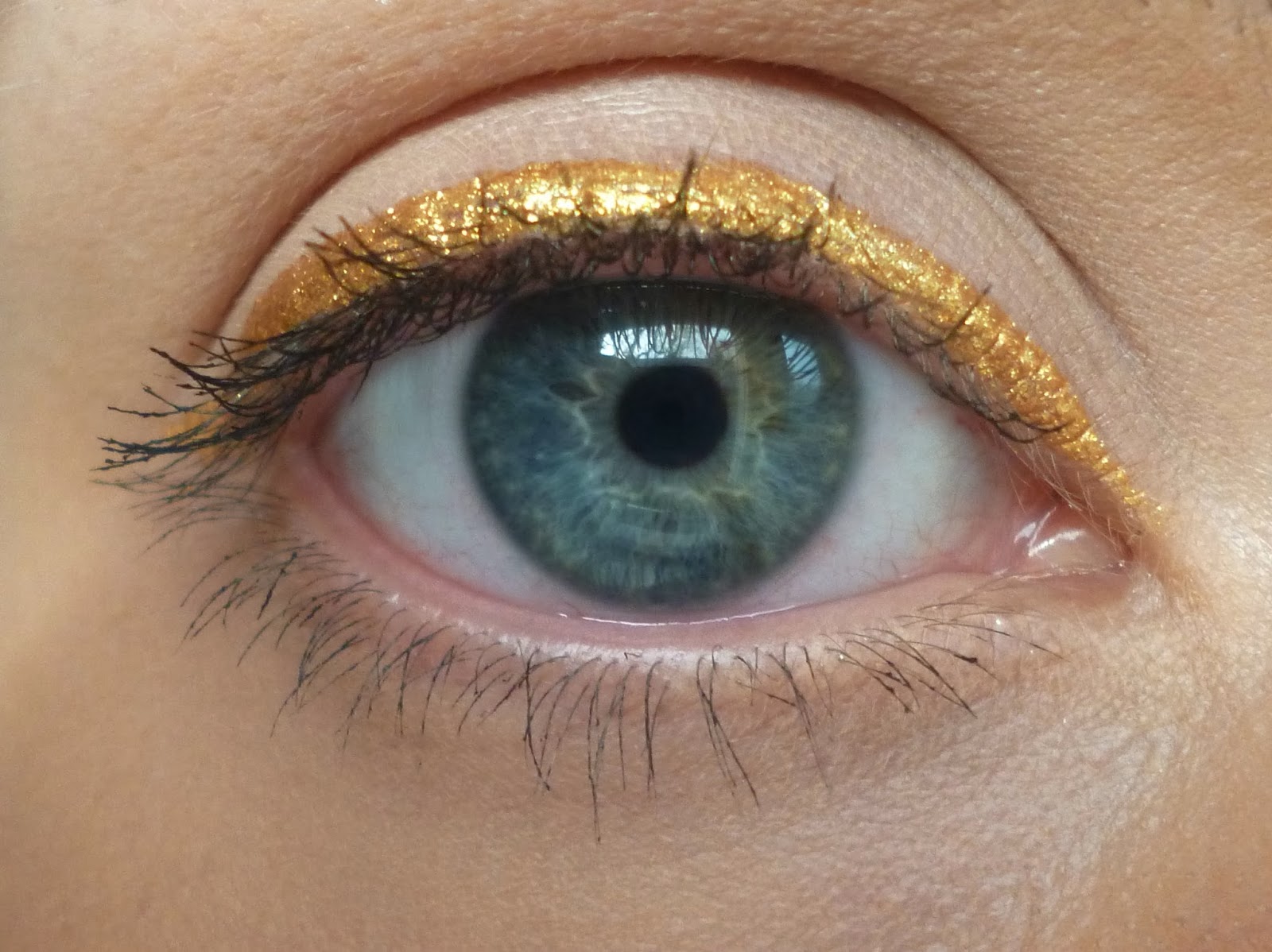 Ksu Esu: Гипоаллергенная влагостойкая подводка для глаз El Corazon Eyeliner