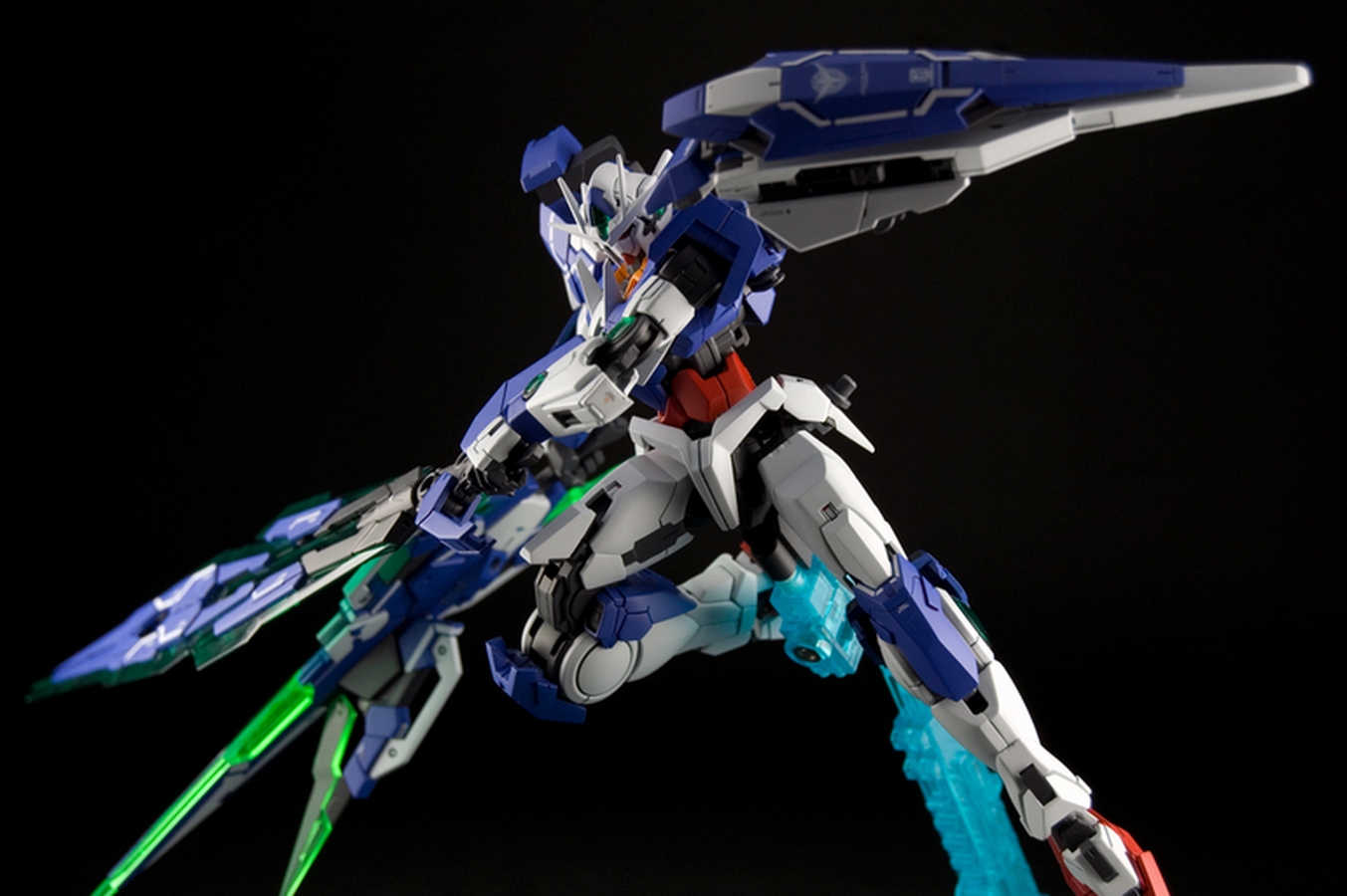 Custom Build: RG 1/144 00 Quanta + GN Sword IV Full Saber