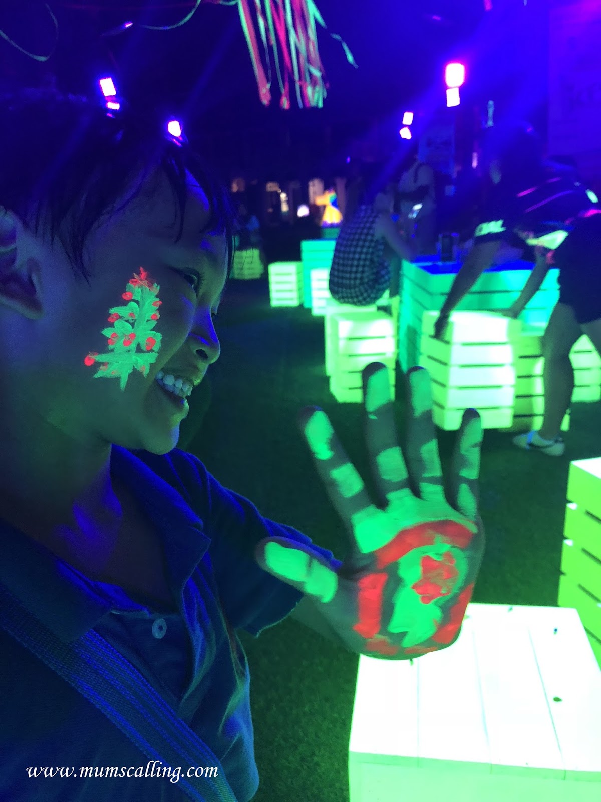 Mum's calling : Bright Nights at Sentosa