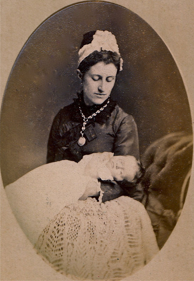 Victorian Motherhood: Lovely Vintage Photos of Mothers Posing With ...