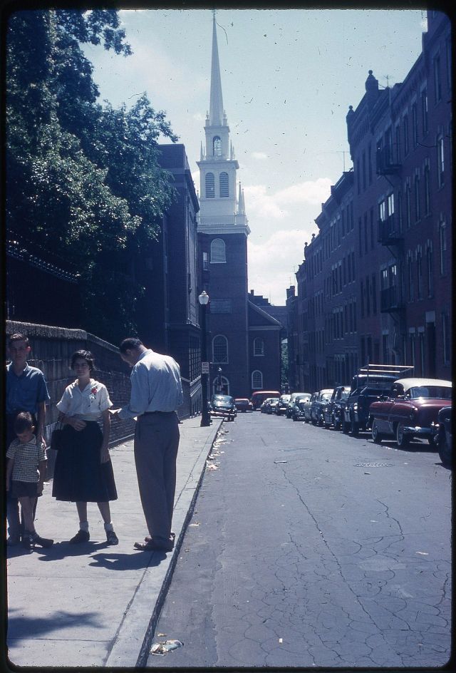 39 Color Photos That Document Everyday Life of Boston in the 1960s ...